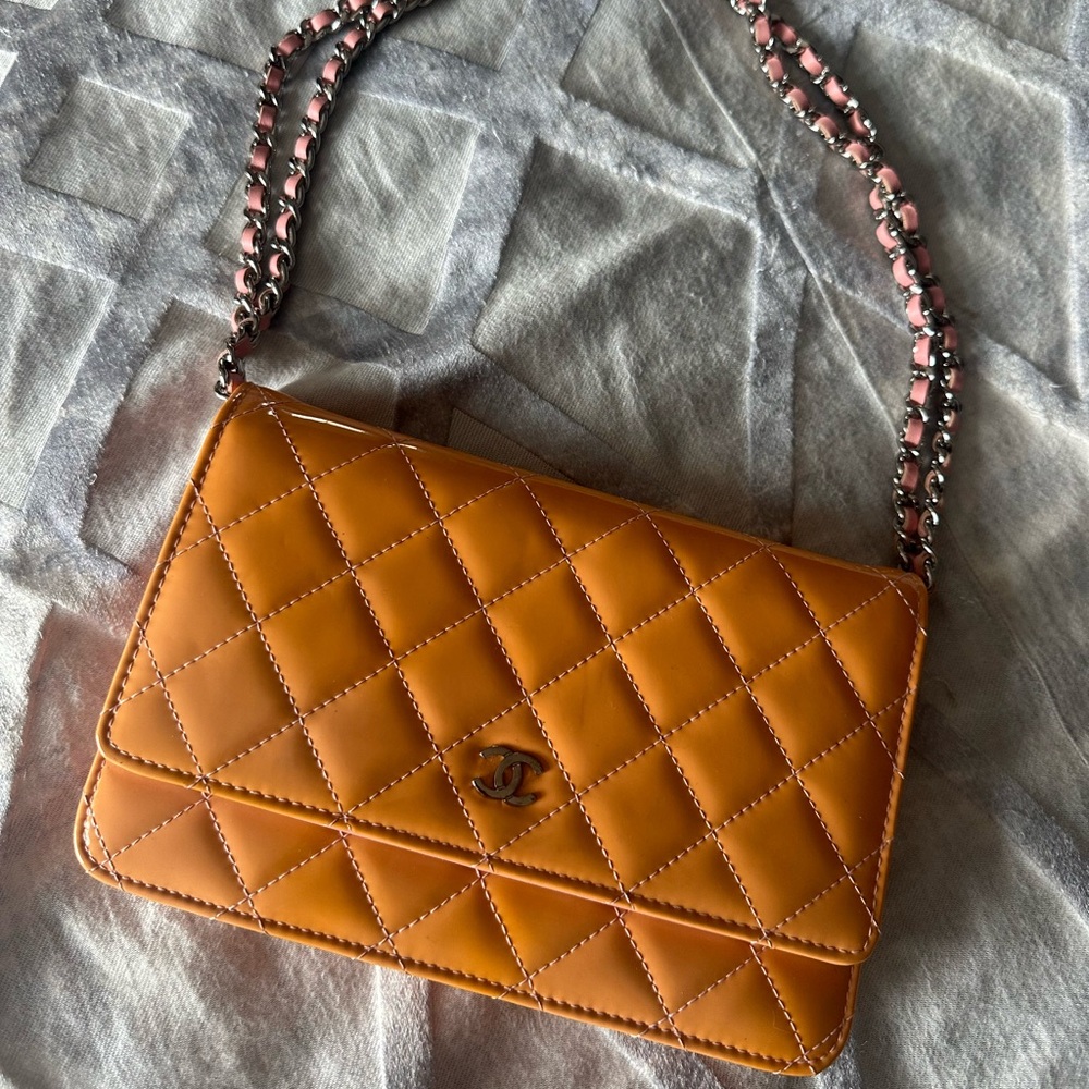 Rare Chanel Peach W/ Pink Interior Patent Leather Woc - Gem